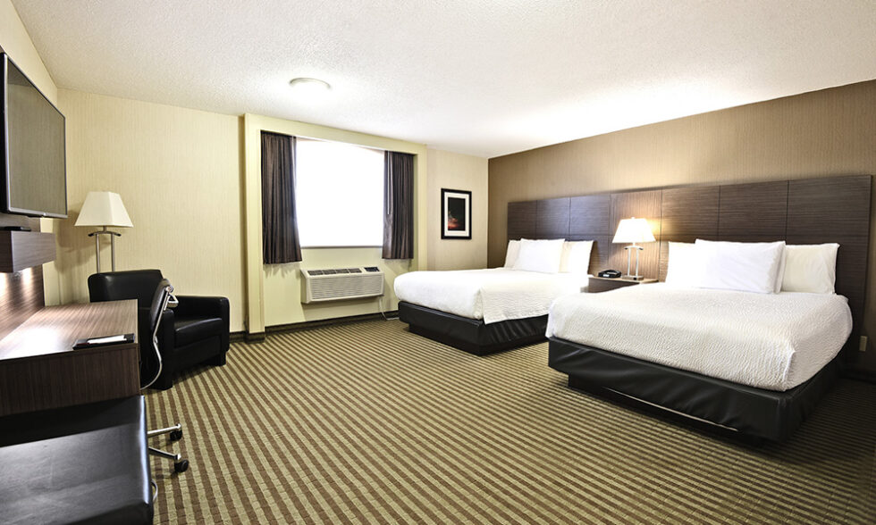Victoria Inn Winnipeg Guest Room – Deluxe Queen