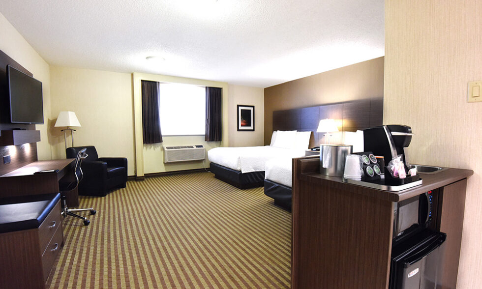 Victoria Inn Winnipeg Guest Room – Deluxe Queen