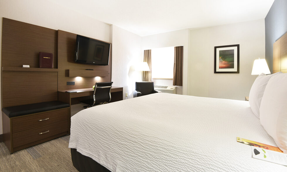 Guest Room – Premier King | Victoria Inn